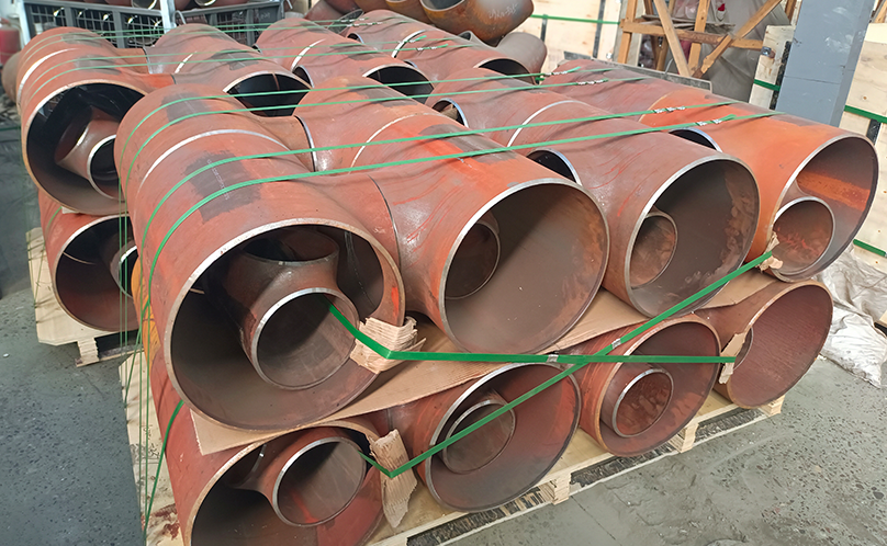 The difference between elbow and tee